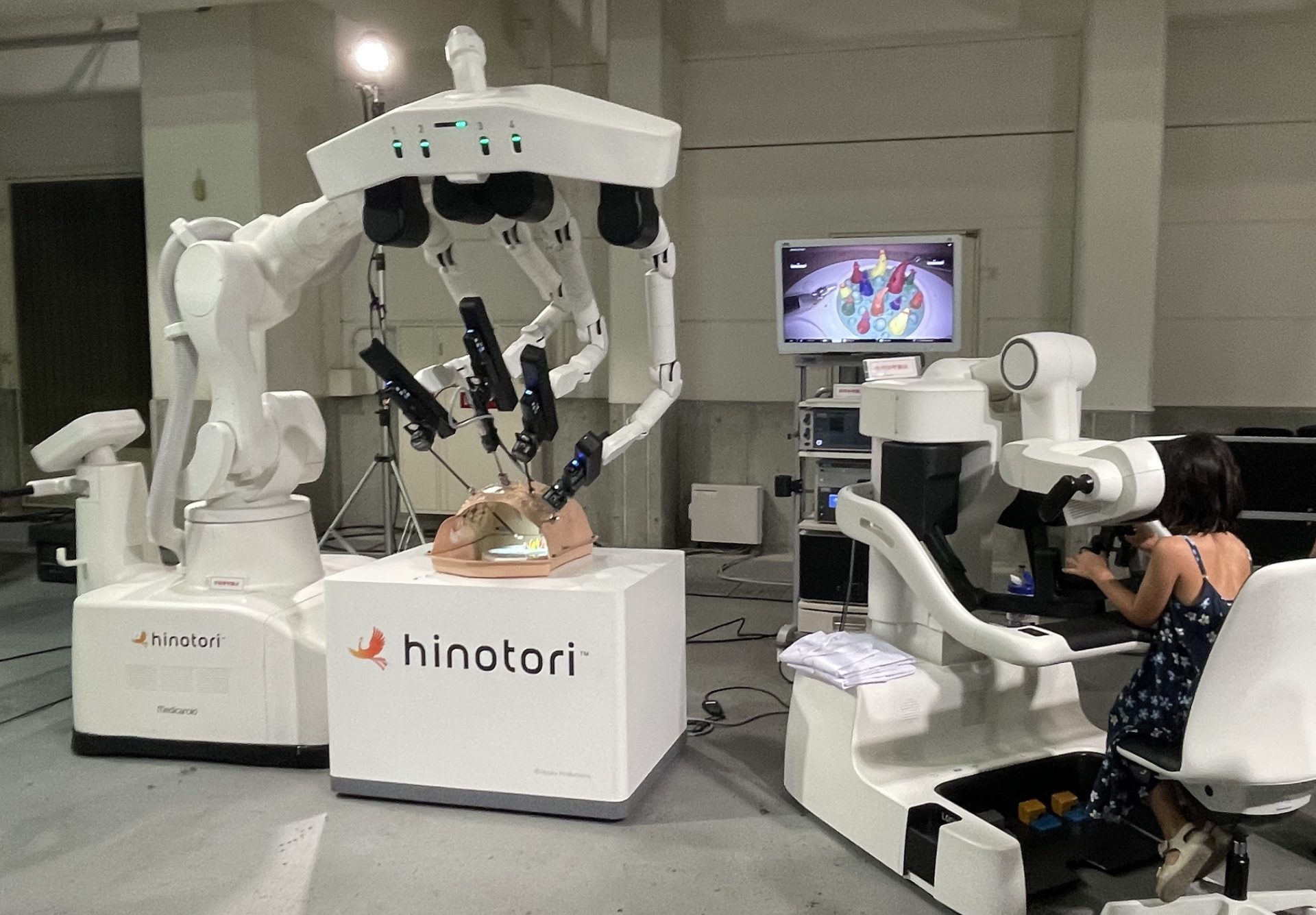 「hinotori」やDMATカーに驚き 最新医療機器を子どもたちが体験「医学を身近に感じて」 | ラジトピ ラジオ関西トピックス